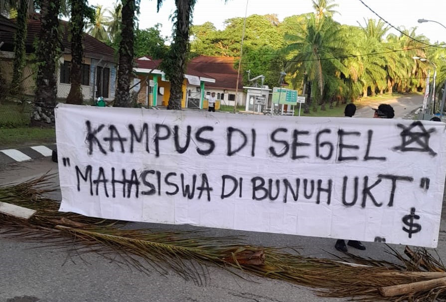 Buntut dari Kekerasan Seksual dan UKT Mahal Mahasiswa Segel Kampus Unimal